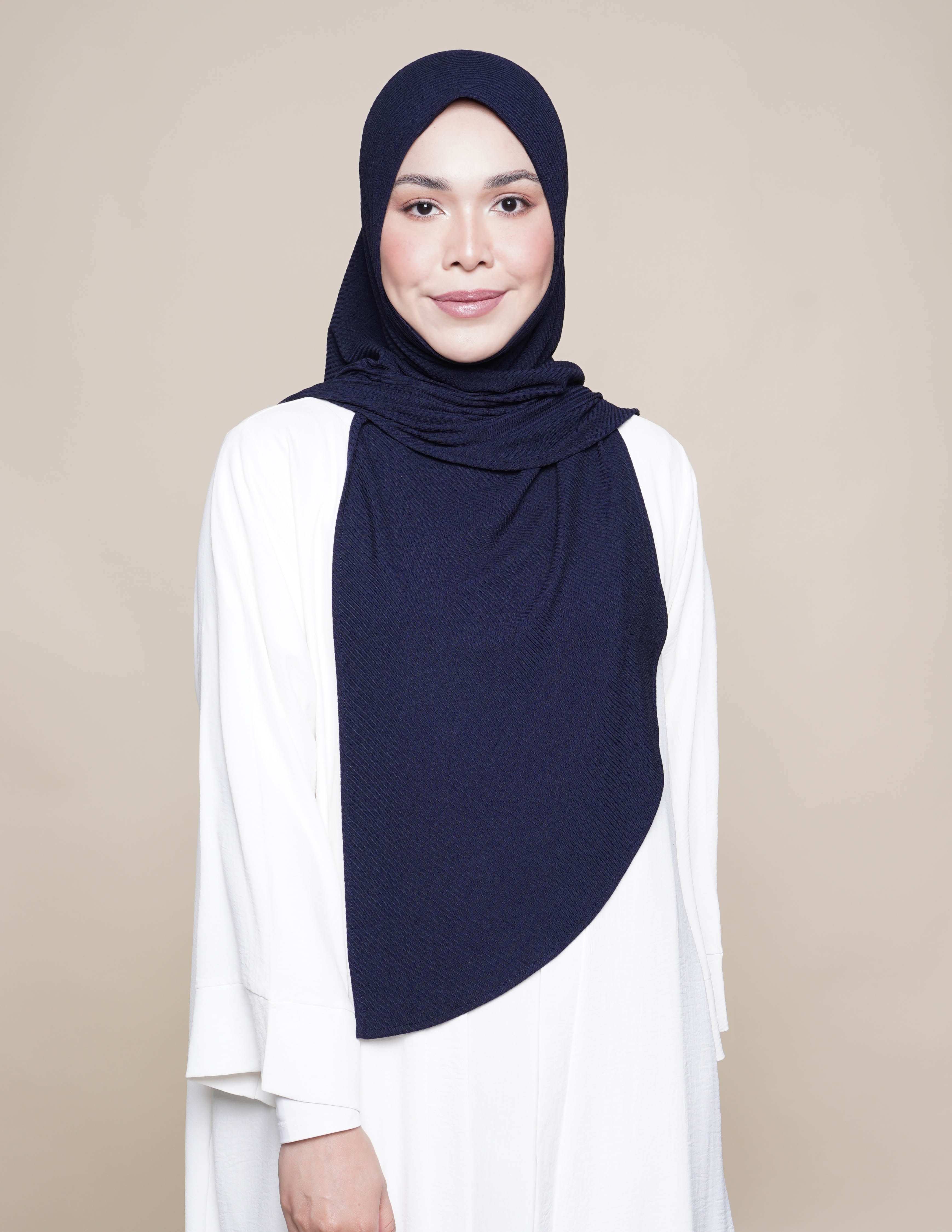 Sarah Comfort Knit - Navy – ADLINA ANIS